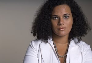 A dança híbrida e poética de Laura Virgínia - Rádio Câmara - Portal da ...